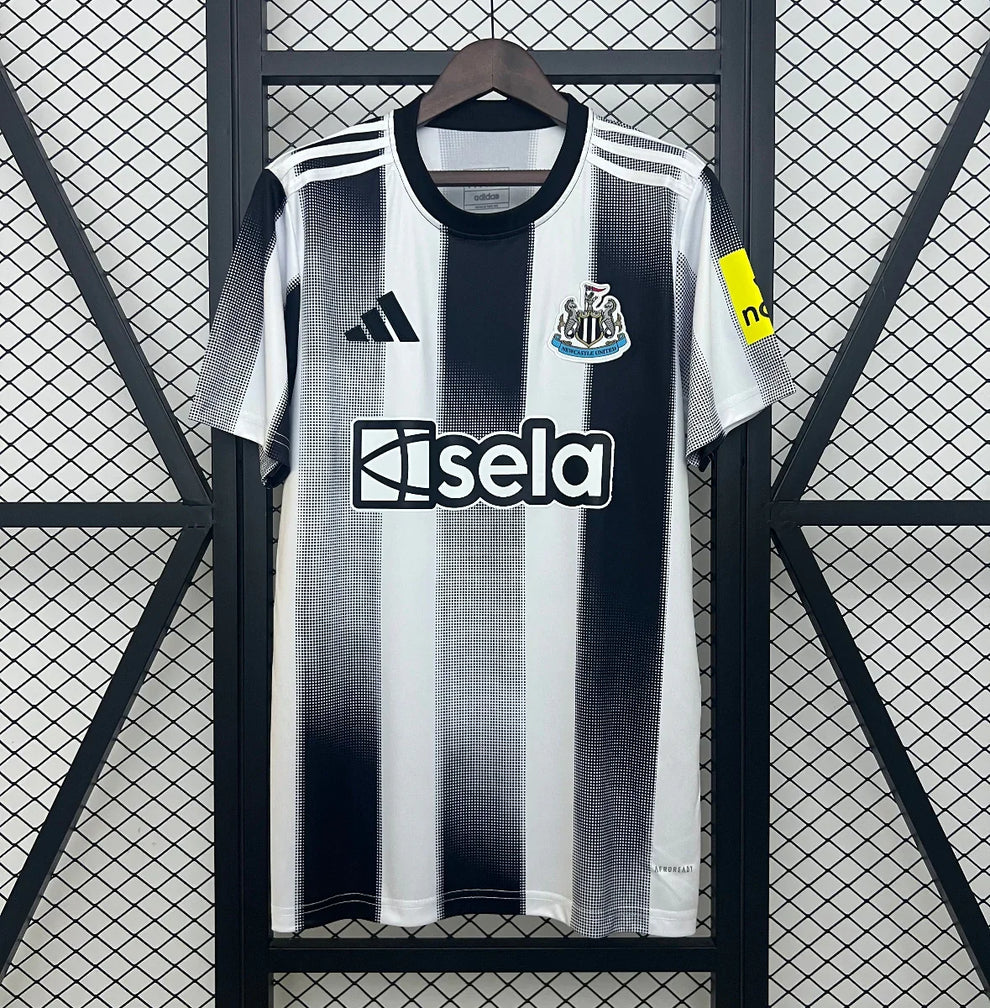 Newcastle United 2025–26 Home Shirt – Black and White Gradient Stripes ...